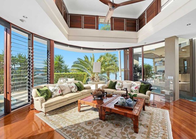 Louvre Windows Gallery